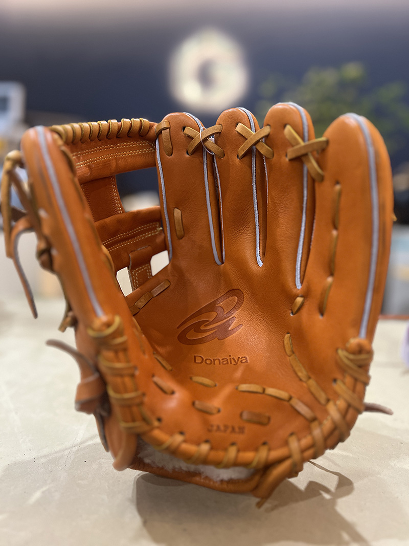 プロ野球選手が「買ってでも使いたい」と思わせるグラブ〜ドナイヤの定番が持つ、揺るぎない魅力〜 | ベースボール北海道ストライク